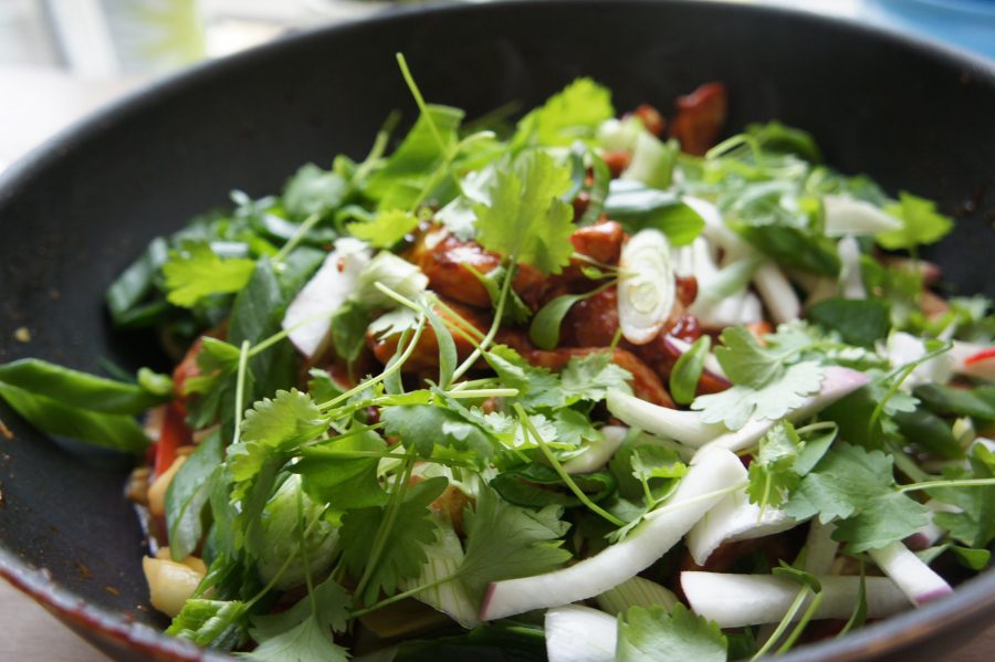 Wok – Sprød wok med chili & koriander – The Food Club