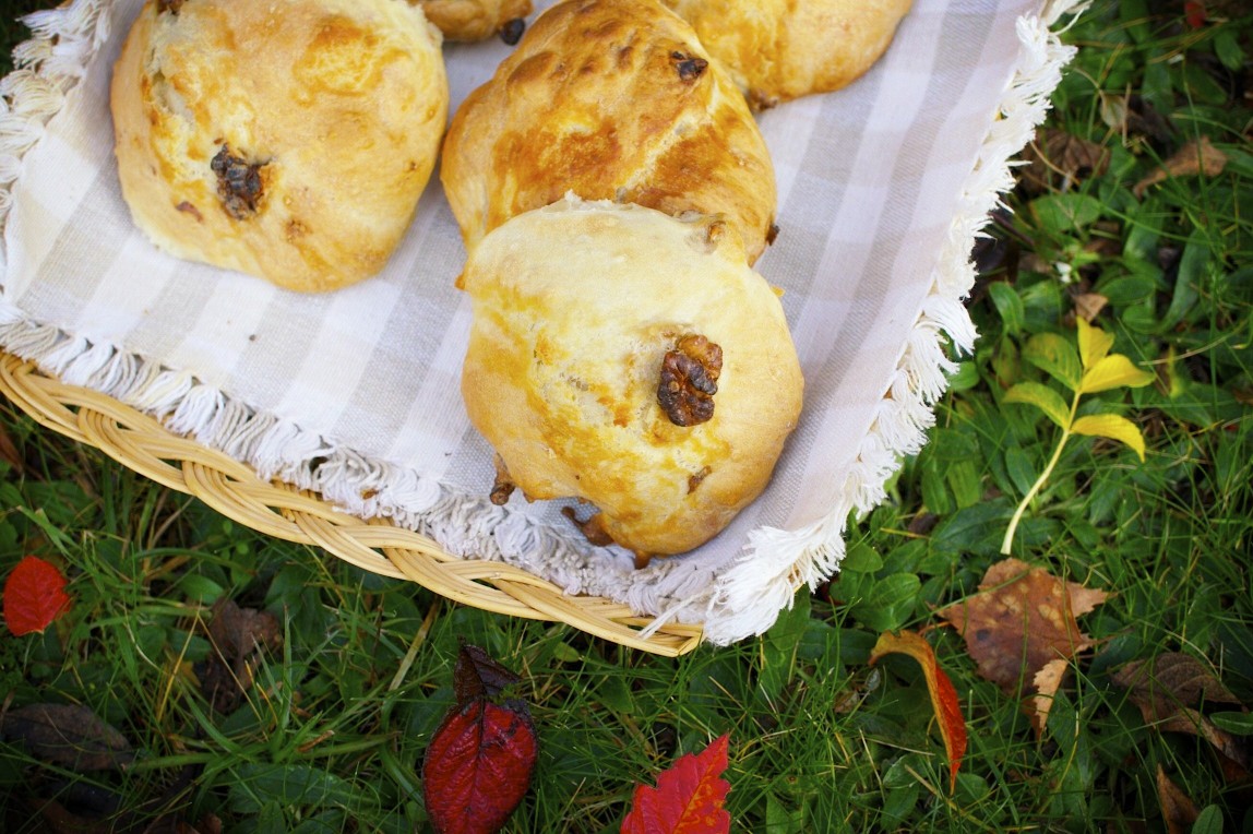 Koldhævede boller med valnødder – Hjemmebagte boller – The Food Club